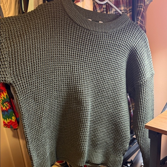 Time and Tru | Sweaters | Time And Tru Textured Knit Sweater In Forest ...